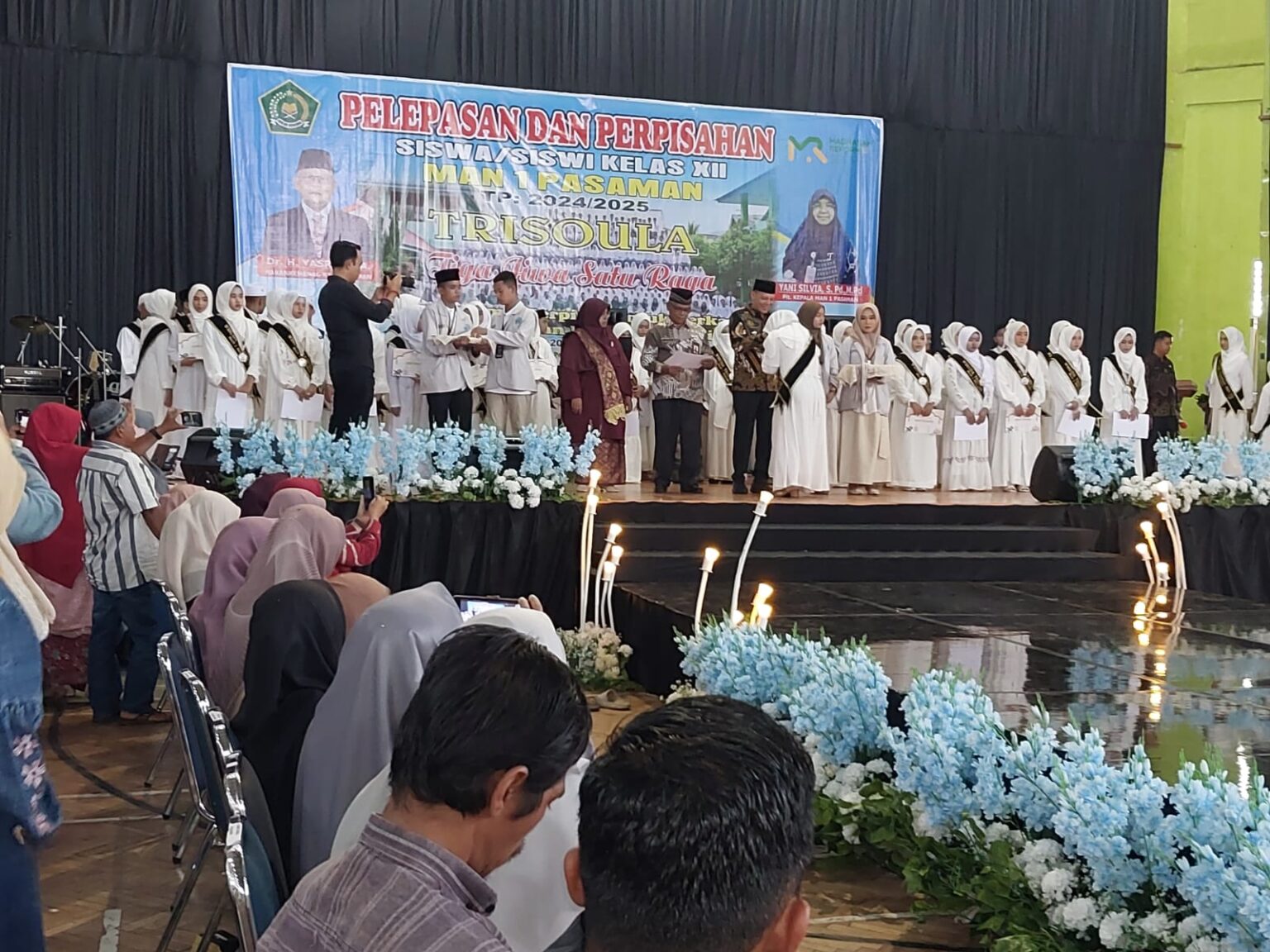Acara Pelepasan Siswa dan Wisuda Tahfidz di MAN 1 Pasaman Meriah dan Khidmat, Kepsek Mendapat ...